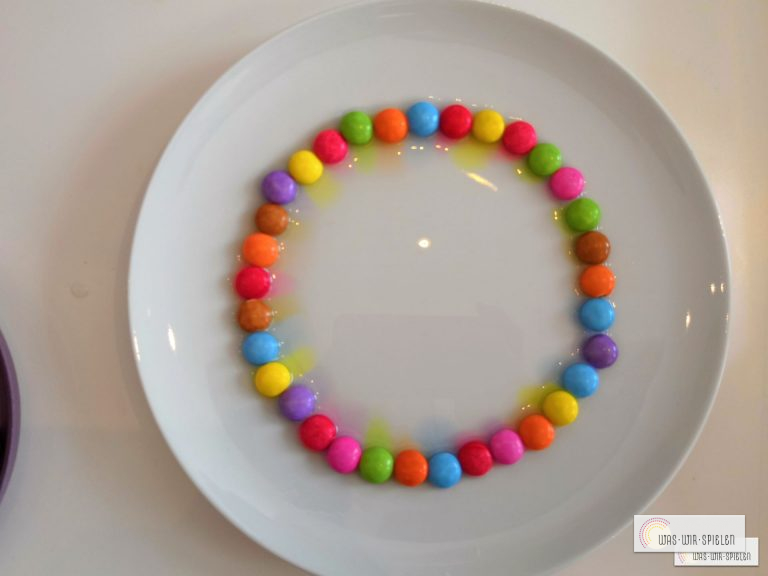 Regenbogen Smarties – Experiment - waswirspielen.com