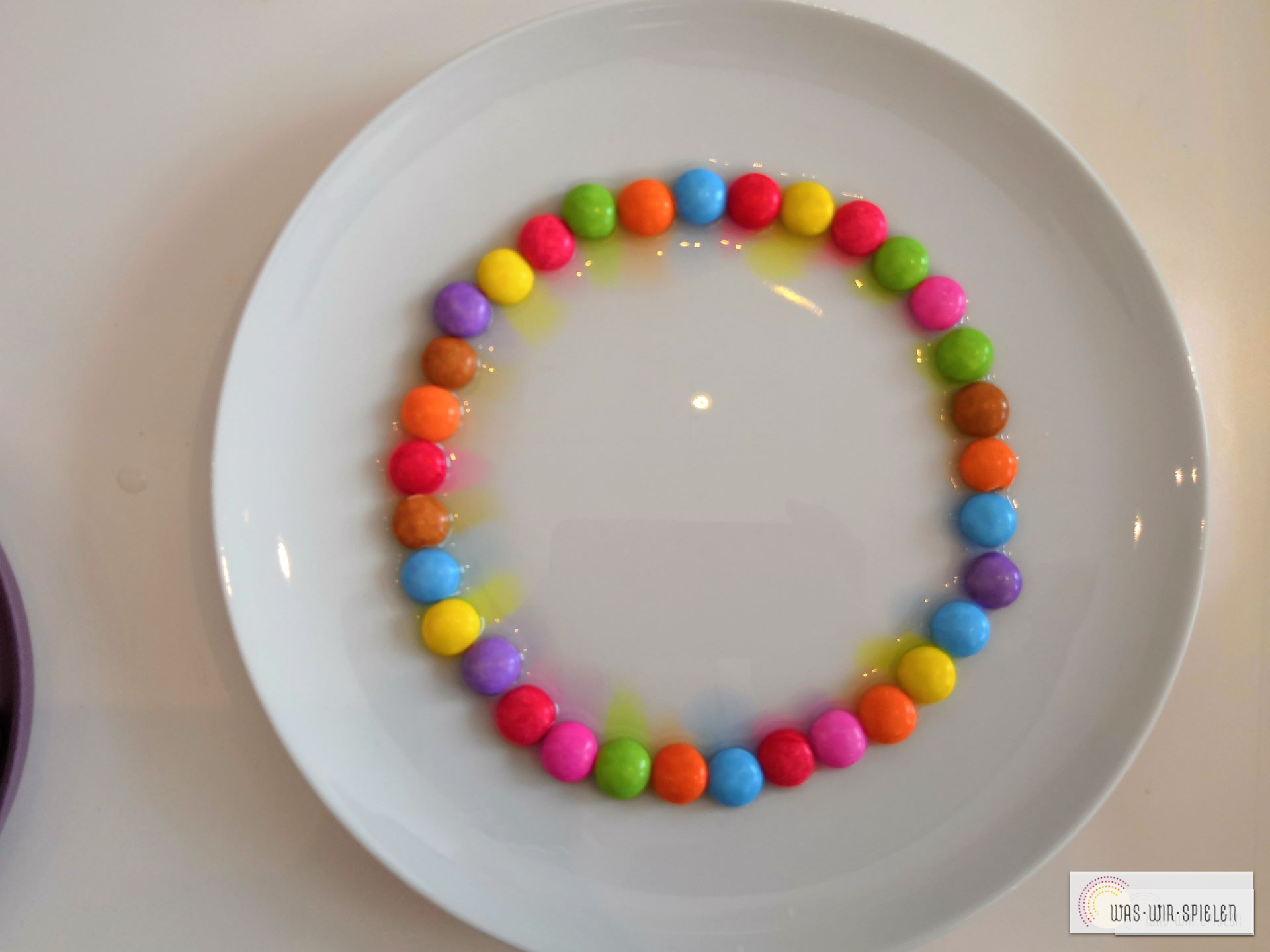 Regenbogen Smarties – Experiment - waswirspielen.com
