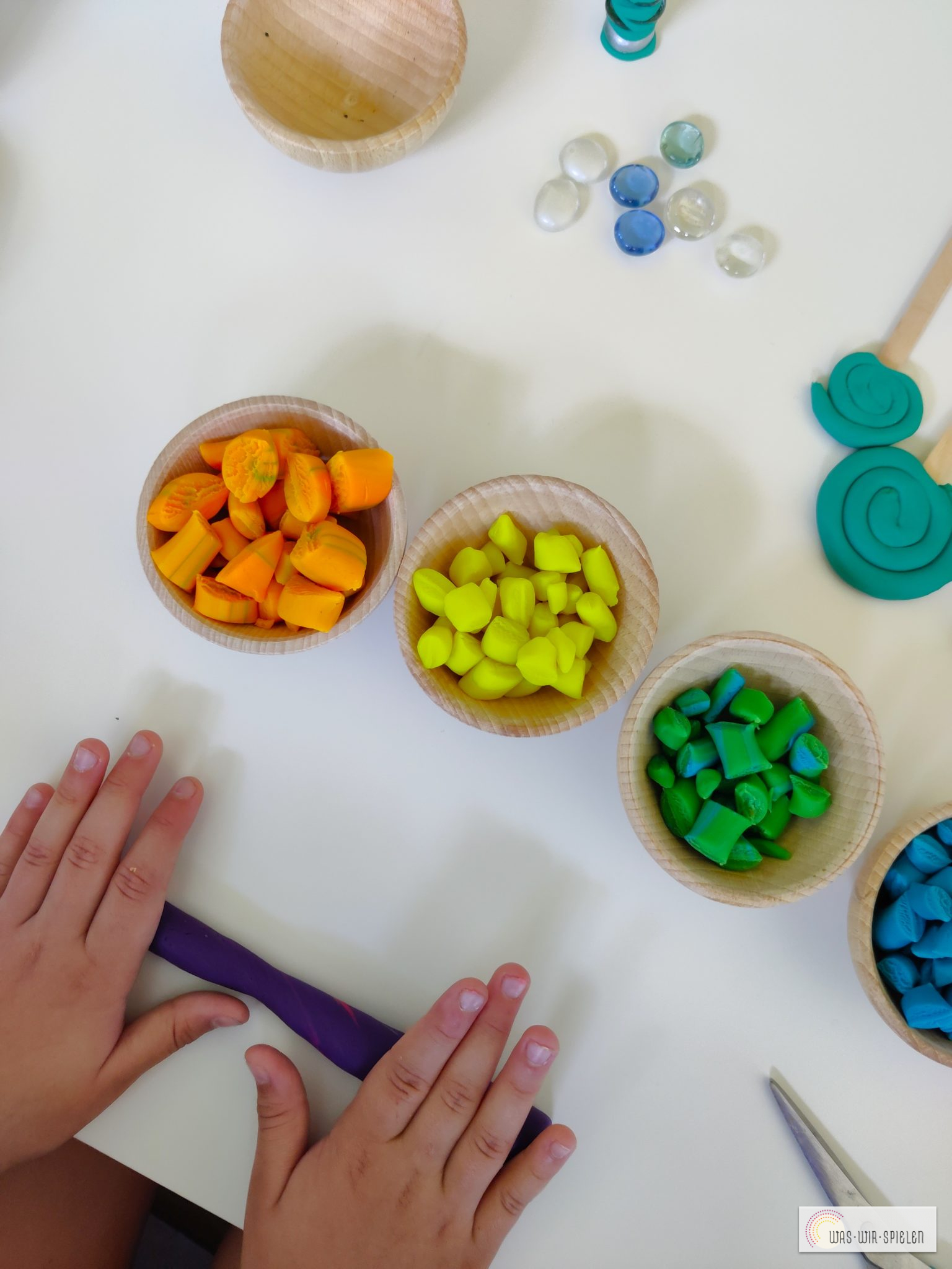 Kunterbunter Candy Shop aus Knete - waswirspielen.com